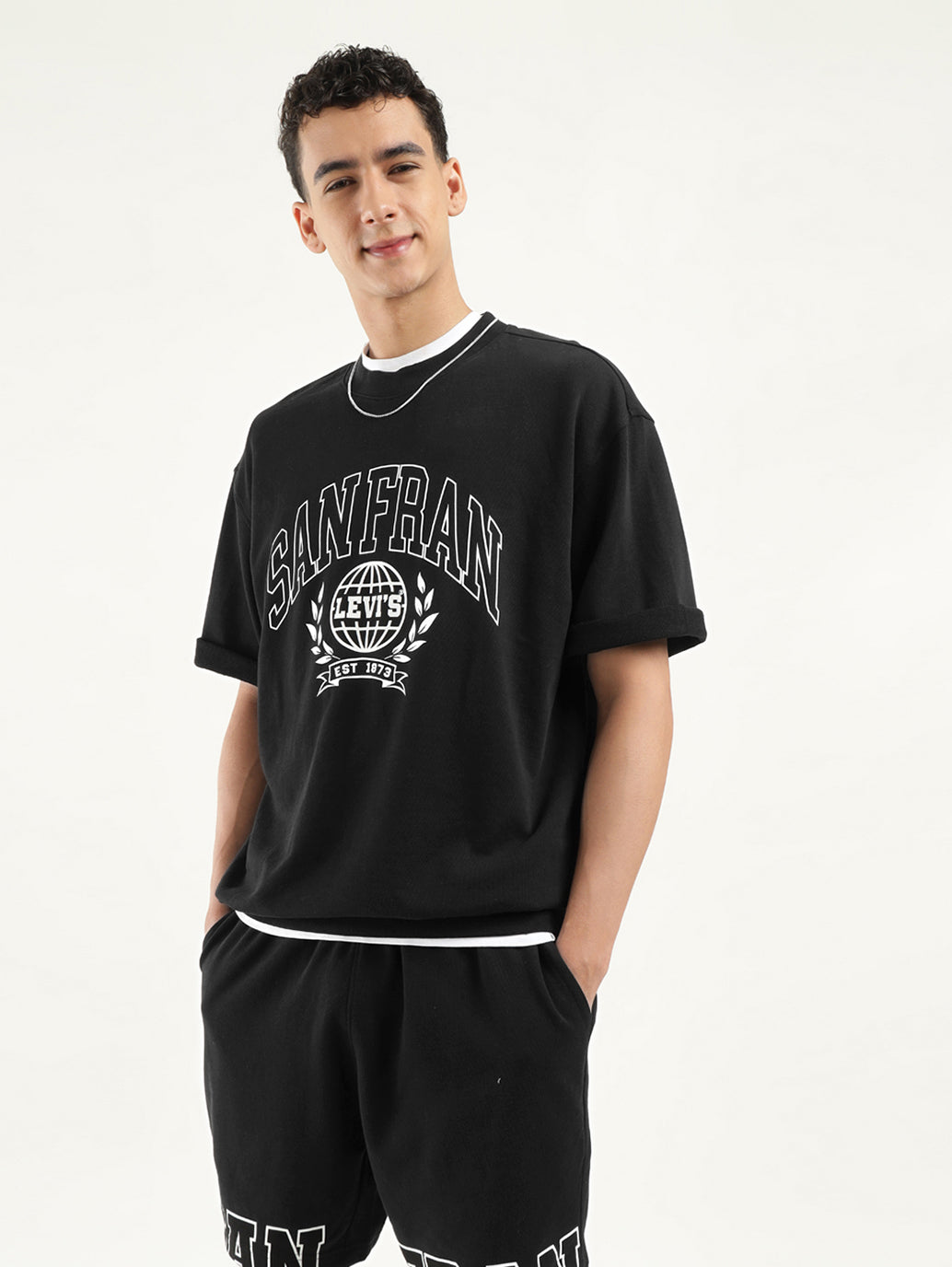 Men's Graphic Black Crew Neck T-shirt – Levis India Store