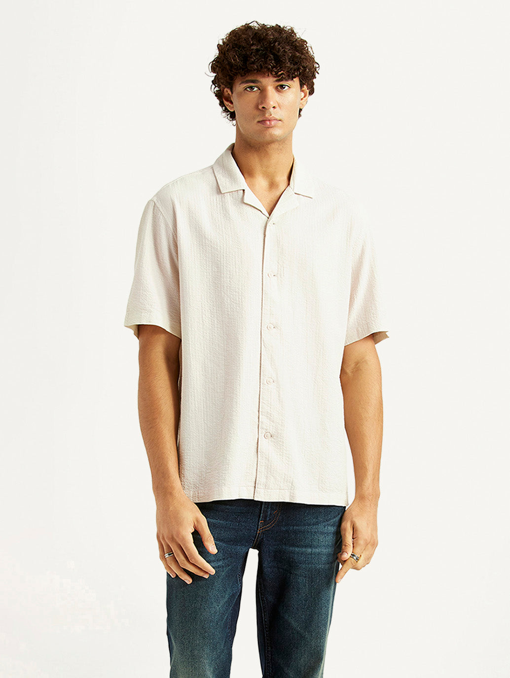 Men's Textured Off-White Relaxed Fit Camp Shirt – Levis India Store