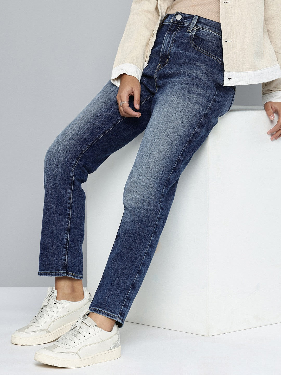 Women's 724 Blue Straight Fit High Rise Jeans – Levis India Store