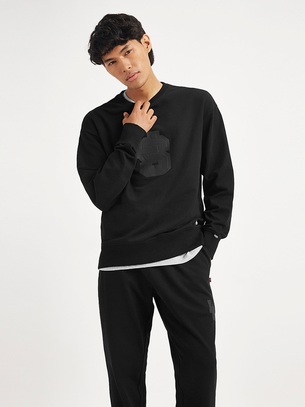 Men's Brand Logo Black Crew Neck Sweatshirt – Levis India Store
